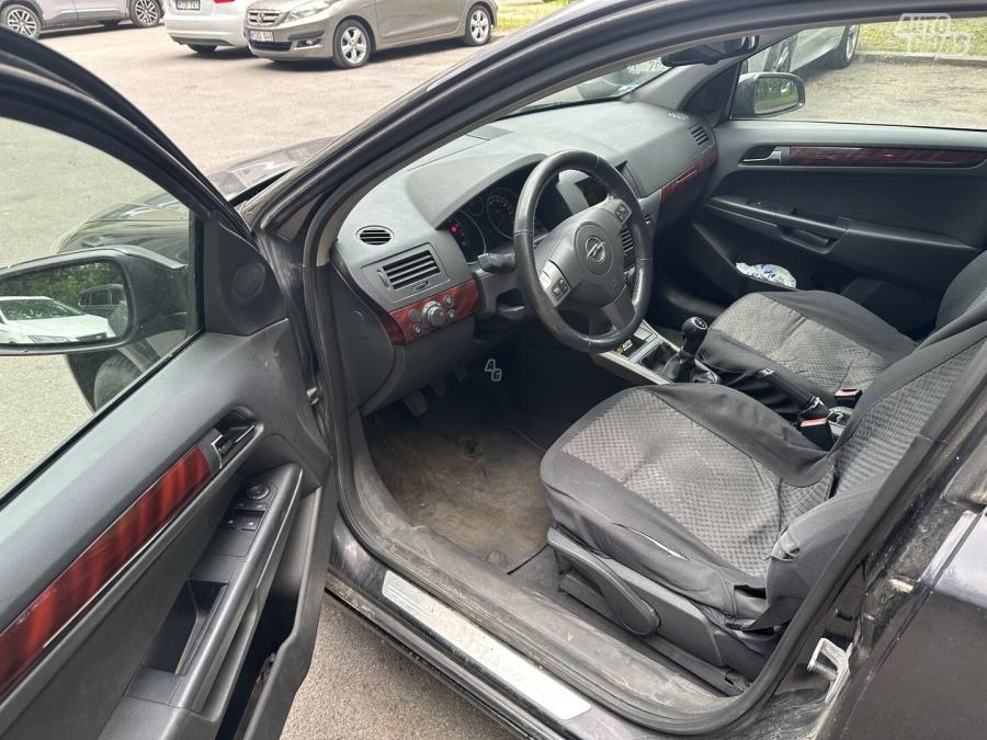 Opel Astra 2004 Viļņa, ar dzinēja tilpumu 1.40 L un nobraukumu 269 tūkst. km par 900 €, foto 7 vietnē AUTOMOTO.COM.LV