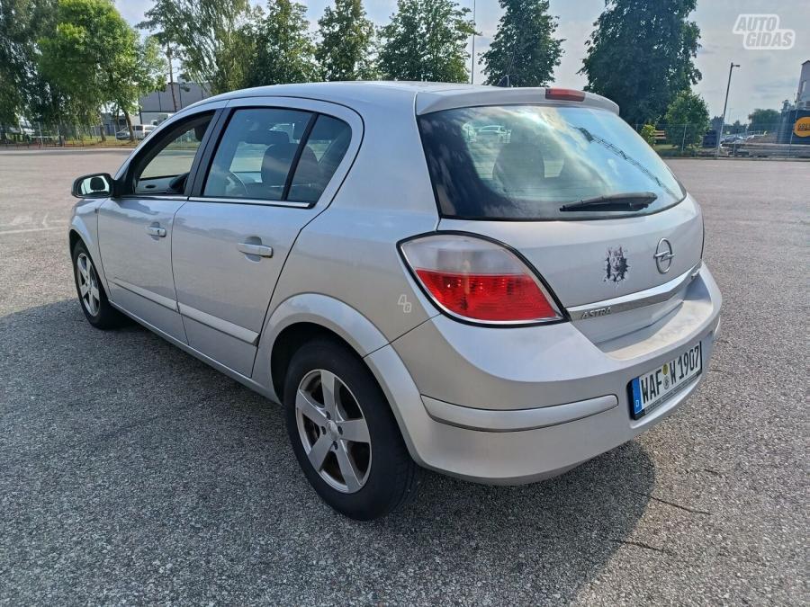 Opel Astra 2004 Marijampole, ar dzinēja tilpumu 1.60 L un nobraukumu 212 tūkst. km par 1350 €, foto 5 vietnē AUTOMOTO.COM.LV