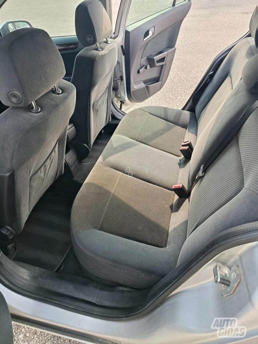 Opel Astra 2004 Marijampole, ar dzinēja tilpumu 1.60 L un nobraukumu 212 tūkst. km par 1350 €, foto 12 vietnē AUTOMOTO.COM.LV