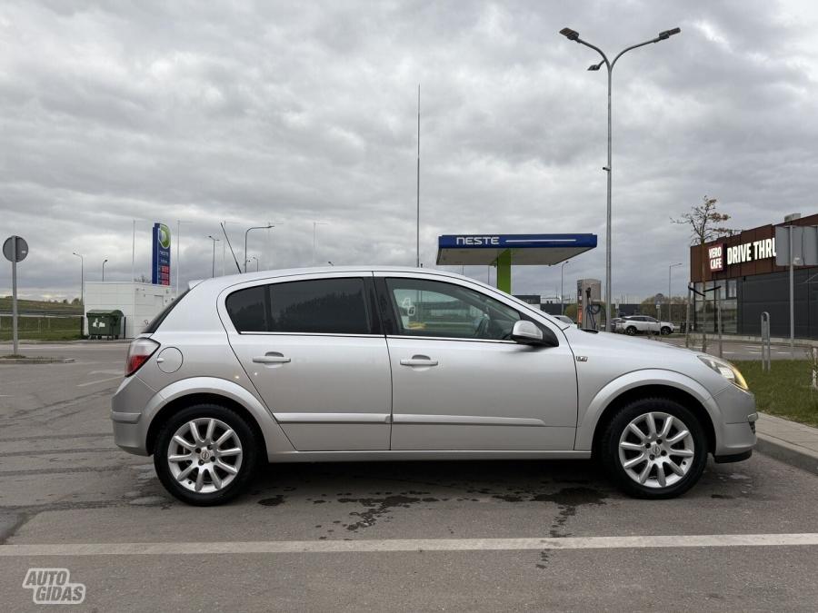 Opel Astra 2004 in Elektrenai, with an engine capacity of 1.60 L and mileage of 181 thousand km for 1800 €, photo 4 on AUTOMOTO.COM.LV