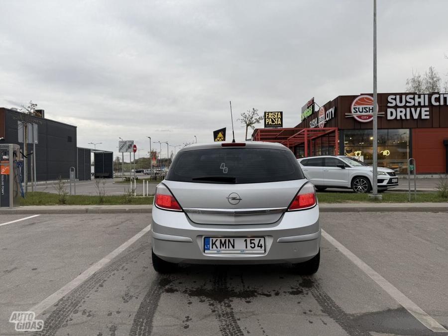 Opel Astra 2004 in Elektrenai, with an engine capacity of 1.60 L and mileage of 181 thousand km for 1800 €, photo 5 on AUTOMOTO.COM.LV