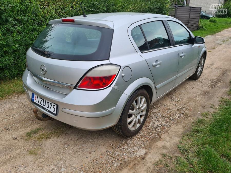 Opel Astra 2004 in Klaipeda, with an engine capacity of 1.70 L and mileage of 313 thousand km for 1100 €, photo 3 on AUTOMOTO.COM.LV