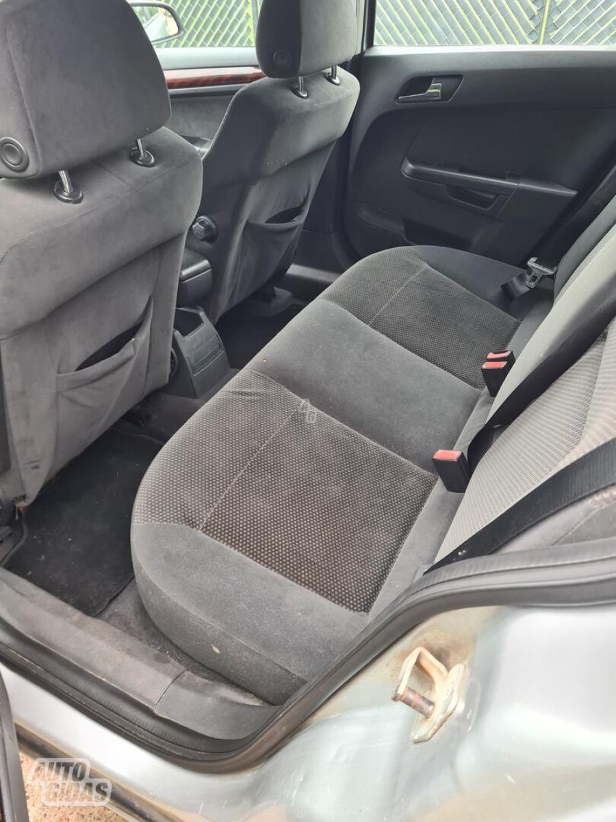 Opel Astra 2004 in Klaipeda, with an engine capacity of 1.70 L and mileage of 313 thousand km for 1100 €, photo 6 on AUTOMOTO.COM.LV