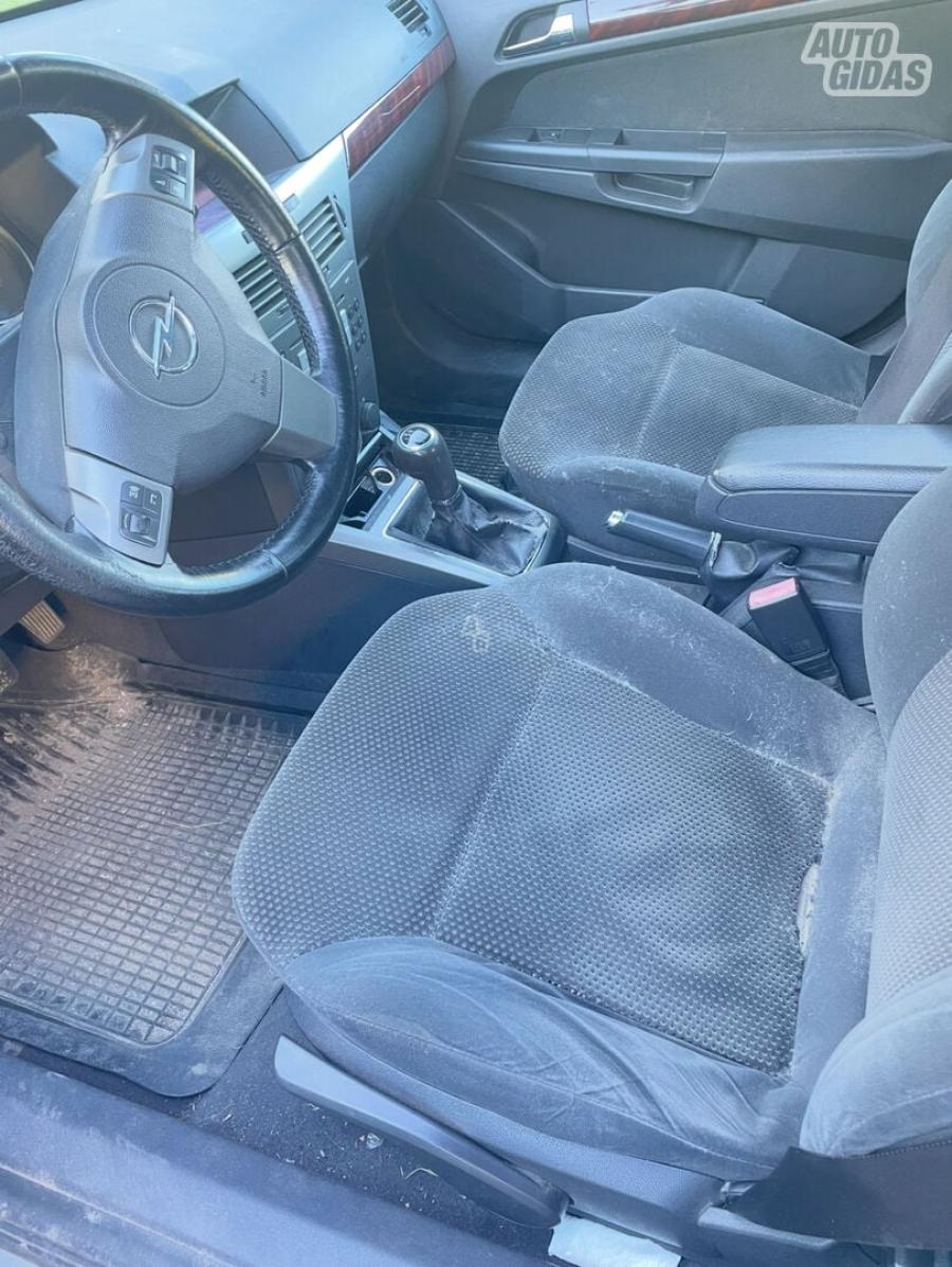 Opel Astra 2004 in Kaunas, with an engine capacity of 1.70 L and mileage of 240 thousand km for 490 €, photo 4 on AUTOMOTO.COM.LV