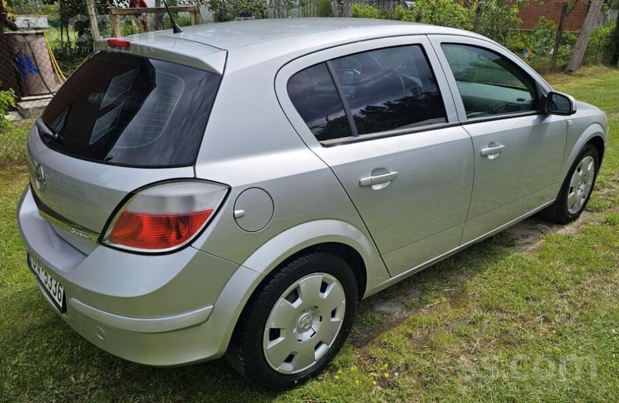 Opel Astra 2005 in Riga, with an engine capacity of 1.60 L and mileage of 198 thousand km for 2090 €, photo 3 on AUTOMOTO.COM.LV