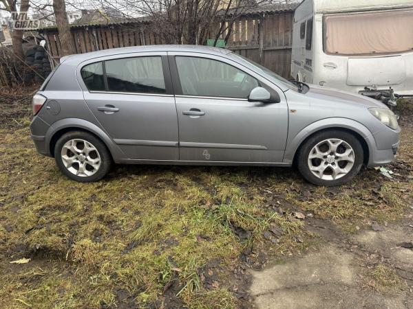 Opel Astra 2005 in Siauliai, with an engine capacity of 1.60 L and mileage of 218 thousand km for 320 €, photo 1 on AUTOMOTO.COM.LV