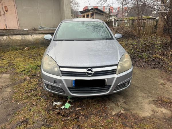 Opel Astra 2005 in Siauliai, with an engine capacity of 1.60 L and mileage of 218 thousand km for 320 €, photo 6 on AUTOMOTO.COM.LV