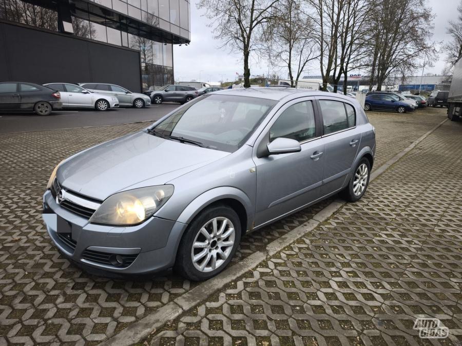 Opel Astra 2005 in Vilnius, with an engine capacity of 1.90 L and mileage of 258 thousand km for 890 €, photo 1 on AUTOMOTO.COM.LV