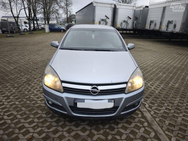 Opel Astra 2005 in Vilnius, with an engine capacity of 1.90 L and mileage of 258 thousand km for 890 €, photo 2 on AUTOMOTO.COM.LV