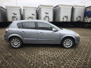 Opel Astra 2005 in Vilnius, with an engine capacity of 1.90 L and mileage of 258 thousand km for 890 €, photo 4 on AUTOMOTO.COM.LV