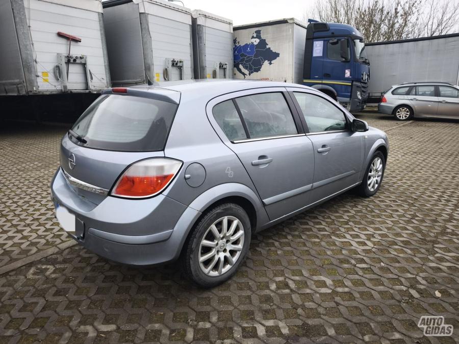 Opel Astra 2005 in Vilnius, with an engine capacity of 1.90 L and mileage of 258 thousand km for 890 €, photo 5 on AUTOMOTO.COM.LV