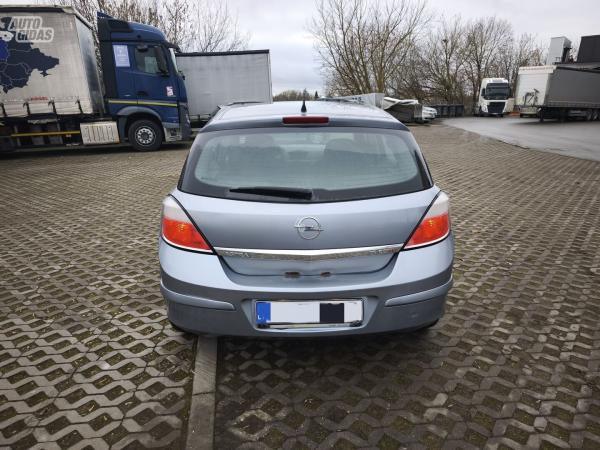 Opel Astra 2005 in Vilnius, with an engine capacity of 1.90 L and mileage of 258 thousand km for 890 €, photo 6 on AUTOMOTO.COM.LV