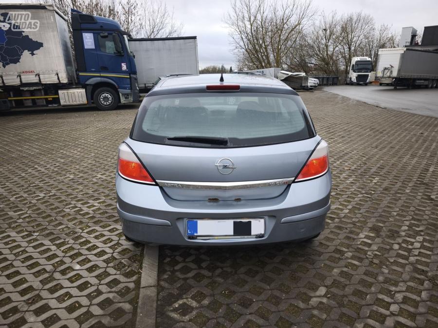 Opel Astra 2005 in Vilnius, with an engine capacity of 1.90 L and mileage of 258 thousand km for 890 €, photo 6 on AUTOMOTO.COM.LV