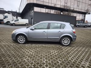 Opel Astra 2005 in Vilnius, with an engine capacity of 1.90 L and mileage of 258 thousand km for 890 €, photo 8 on AUTOMOTO.COM.LV