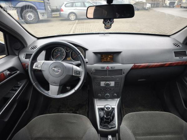 Opel Astra 2005 in Vilnius, with an engine capacity of 1.90 L and mileage of 258 thousand km for 890 €, photo 9 on AUTOMOTO.COM.LV