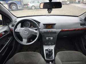 Opel Astra 2005 in Vilnius, with an engine capacity of 1.90 L and mileage of 258 thousand km for 890 €, photo 9 on AUTOMOTO.COM.LV
