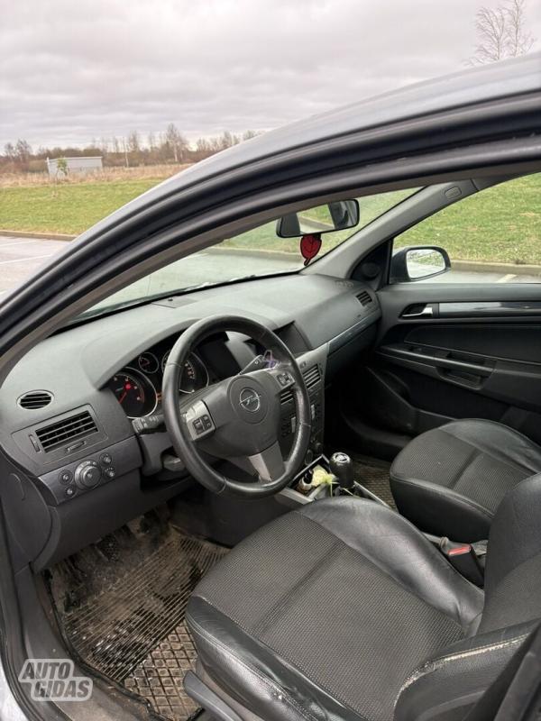 Opel Astra 2005 Šauļi, ar dzinēja tilpumu 1.90 L un nobraukumu 369 tūkst. km par 1000 €, foto 5 vietnē AUTOMOTO.COM.LV