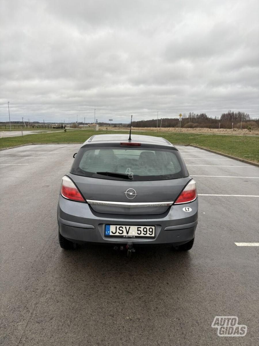 Opel Astra 2005 in Siauliai, with an engine capacity of 1.90 L and mileage of 369 thousand km for 1000 €, photo 4 on AUTOMOTO.COM.LV
