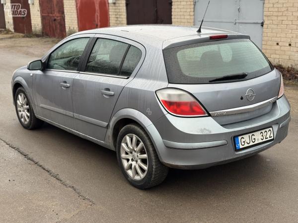 Opel Astra 2005 in Siauliai, with an engine capacity of 1.90 L and mileage of 111 thousand km for 850 €, photo 6 on AUTOMOTO.COM.LV