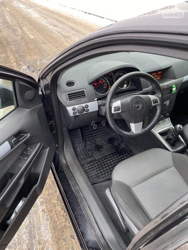 Opel Astra 2005 Viļņa, ar dzinēja tilpumu 1.60 L un nobraukumu 200 tūkst. km par 990 €, foto 5 vietnē AUTOMOTO.COM.LV