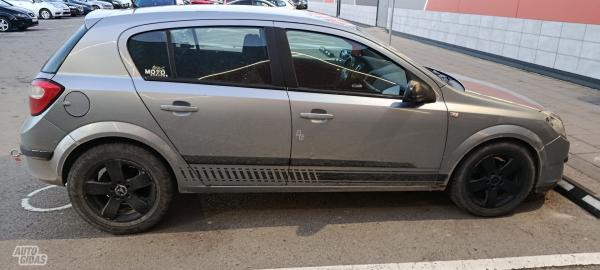 Opel Astra 2005 Panevēža, ar dzinēja tilpumu 1.70 L un nobraukumu 305 tūkst. km par 650 €, foto 2 vietnē AUTOMOTO.COM.LV