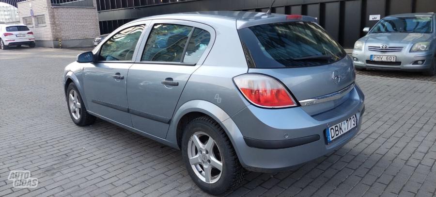 Opel Astra 2005 Viļņa, ar dzinēja tilpumu 1.60 L un nobraukumu 230 tūkst. km par 1150 €, foto 3 vietnē AUTOMOTO.COM.LV
