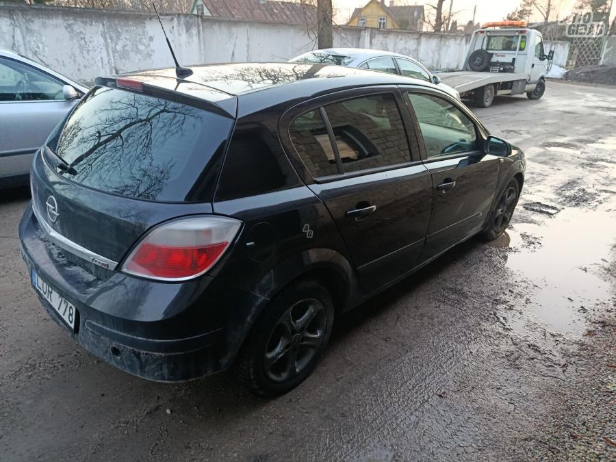 Opel Astra 2005 in Joniskis, with an engine capacity of 1.70 L and mileage of 320 thousand km for 360 €, photo 2 on AUTOMOTO.COM.LV