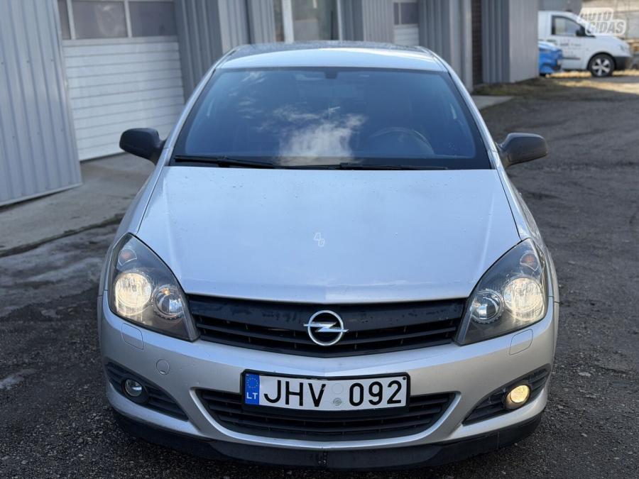 Opel Astra 2005 in Utena, with an engine capacity of 1.90 L and mileage of 338 thousand km for 1350 €, photo 3 on AUTOMOTO.COM.LV