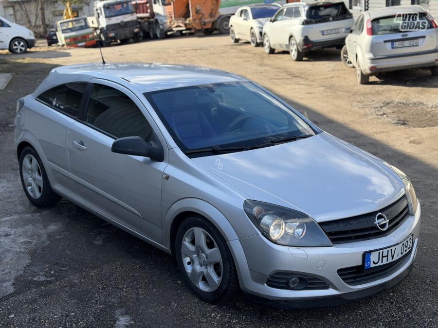 Opel Astra 2005 in Utena, with an engine capacity of 1.90 L and mileage of 338 thousand km for 1350 €, photo 4 on AUTOMOTO.COM.LV