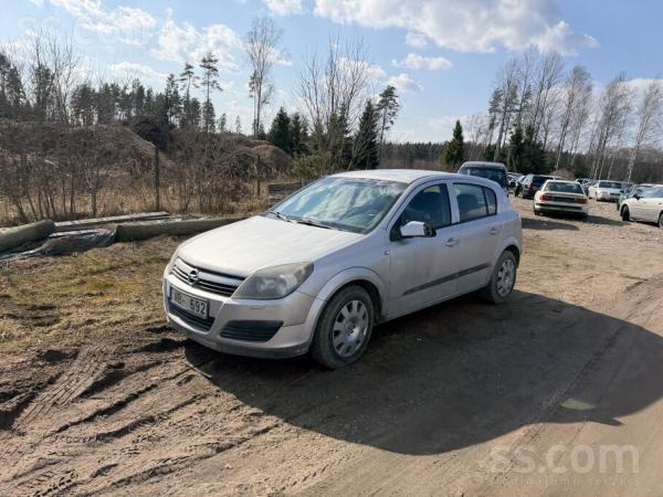 Opel Astra 2005 in Cesis, with an engine capacity of 1.60 L and mileage of 248 thousand km for 940 €, photo 1 on AUTOMOTO.COM.LV