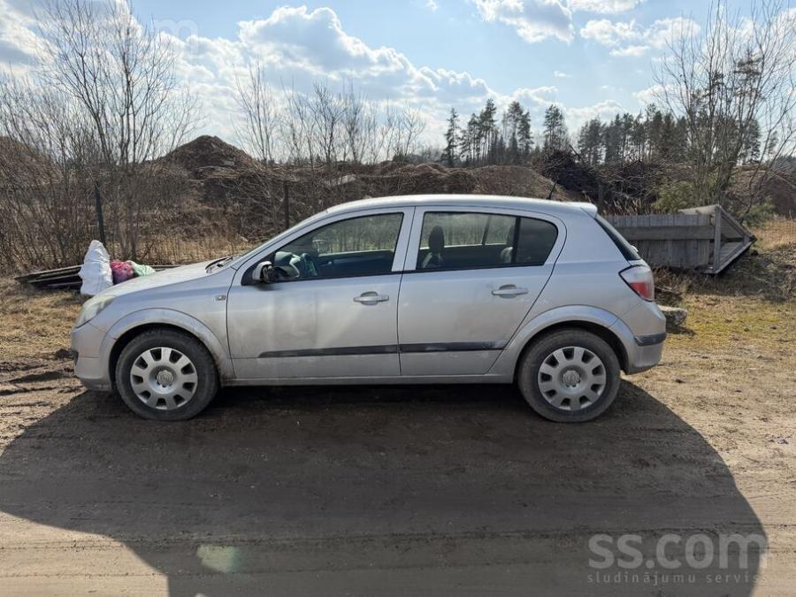 Opel Astra 2005 in Cesis, with an engine capacity of 1.60 L and mileage of 248 thousand km for 940 €, photo 2 on AUTOMOTO.COM.LV