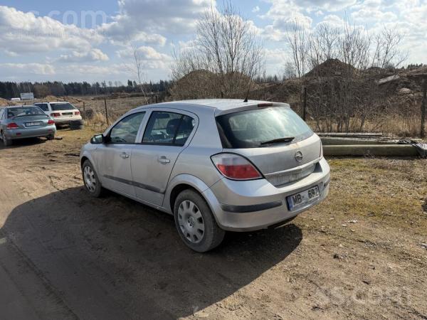 Opel Astra 2005 in Cesis, with an engine capacity of 1.60 L and mileage of 248 thousand km for 940 €, photo 3 on AUTOMOTO.COM.LV