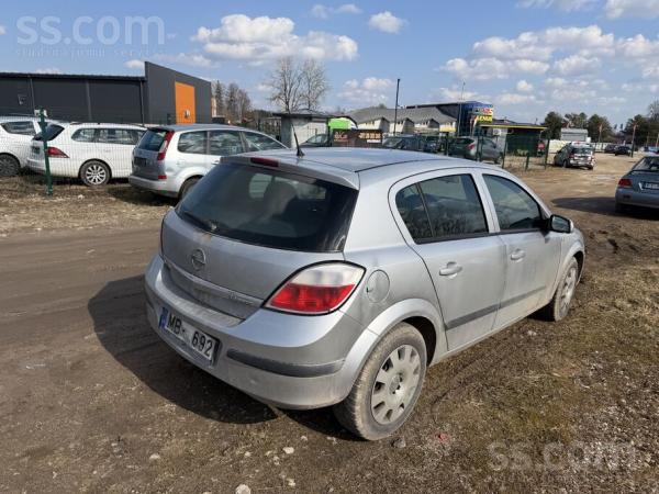 Opel Astra 2005 in Cesis, with an engine capacity of 1.60 L and mileage of 248 thousand km for 940 €, photo 5 on AUTOMOTO.COM.LV