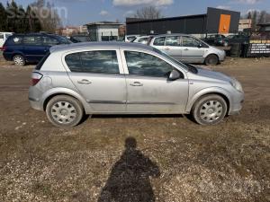 Opel Astra 2005 in Cesis, with an engine capacity of 1.60 L and mileage of 248 thousand km for 940 €, photo 6 on AUTOMOTO.COM.LV