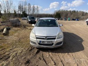 Opel Astra 2005 in Cesis, with an engine capacity of 1.60 L and mileage of 248 thousand km for 940 €, photo 8 on AUTOMOTO.COM.LV
