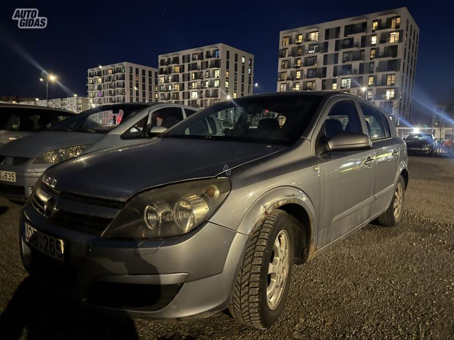 Opel Astra 2005 in Vilnius, with an engine capacity of 1.70 L and mileage of 300 thousand km for 500 €, photo 3 on AUTOMOTO.COM.LV