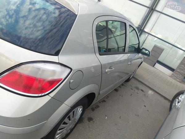 Opel Astra 2005 in Vilnius, with an engine capacity of 1.70 L and mileage of 295 thousand km for 599 €, photo 2 on AUTOMOTO.COM.LV