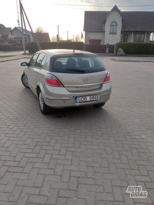 Opel Astra 2005 in Vilnius, with an engine capacity of 1.70 L and mileage of 295 thousand km for 599 €, photo 2 on AUTOMOTO.COM.LV