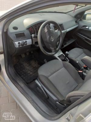 Opel Astra 2005 in Vilnius, with an engine capacity of 1.70 L and mileage of 295 thousand km for 599 €, photo 4 on AUTOMOTO.COM.LV