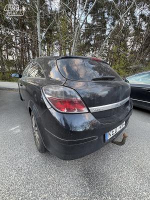Opel Astra 2005 in Vilnius, with an engine capacity of 1.90 L and mileage of 295 thousand km for 450 €, photo 9 on AUTOMOTO.COM.LV