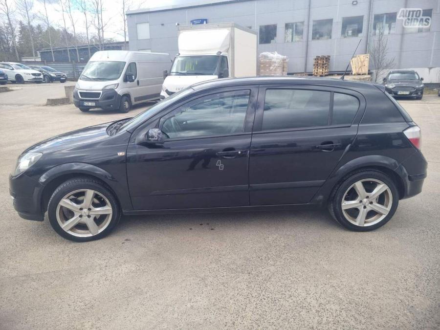 Opel Astra 2005 in Vilnius, with an engine capacity of 1.60 L and mileage of 221 thousand km for 2600 €, photo 3 on AUTOMOTO.COM.LV