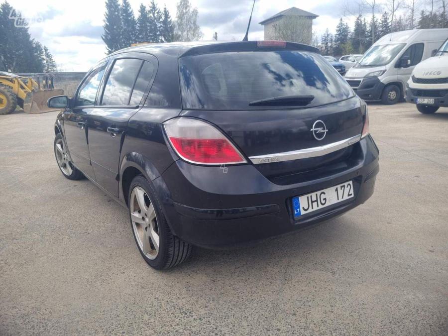 Opel Astra 2005 in Vilnius, with an engine capacity of 1.60 L and mileage of 221 thousand km for 2600 €, photo 8 on AUTOMOTO.COM.LV