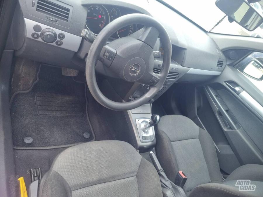Opel Astra 2005 in Vilnius, with an engine capacity of 1.60 L and mileage of 221 thousand km for 2600 €, photo 9 on AUTOMOTO.COM.LV