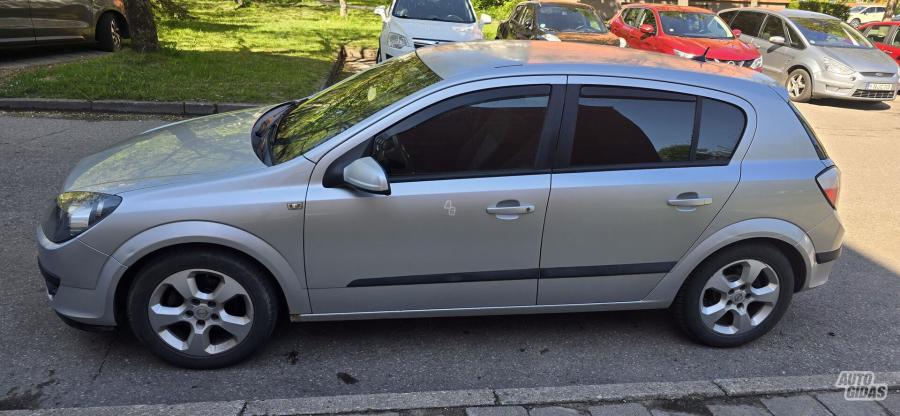 Opel Astra 2005 in Vilnius, with an engine capacity of 1.80 L and mileage of 220 thousand km for 975 €, photo 3 on AUTOMOTO.COM.LV
