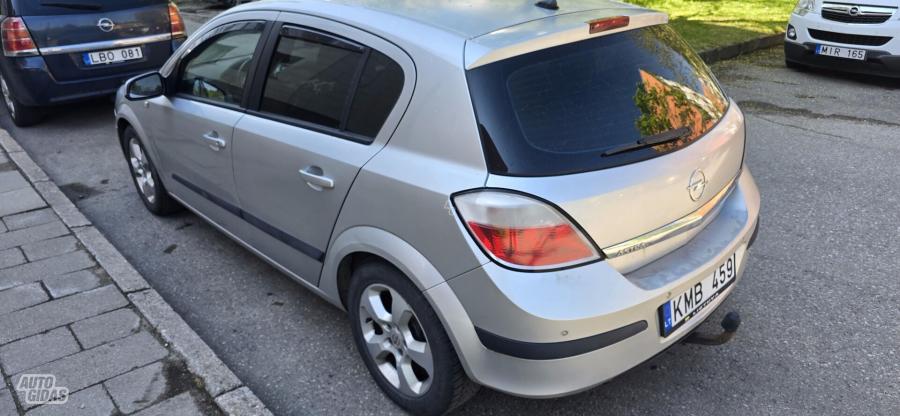 Opel Astra 2005 in Vilnius, with an engine capacity of 1.80 L and mileage of 220 thousand km for 975 €, photo 4 on AUTOMOTO.COM.LV