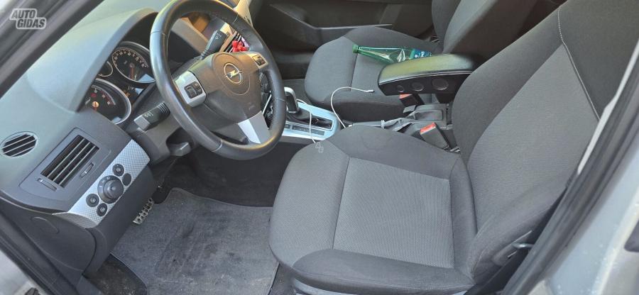 Opel Astra 2005 in Vilnius, with an engine capacity of 1.80 L and mileage of 220 thousand km for 975 €, photo 8 on AUTOMOTO.COM.LV