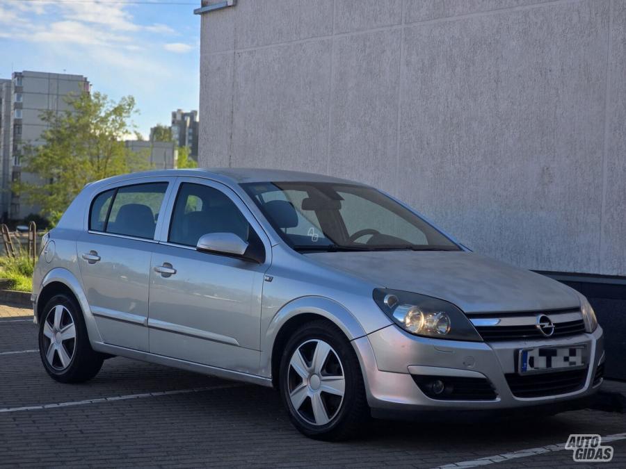 Opel Astra 2005 in Vilnius, with an engine capacity of 1.90 L and mileage of 294 thousand km for 800 €, photo 3 on AUTOMOTO.COM.LV