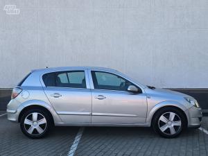 Opel Astra 2005 in Vilnius, with an engine capacity of 1.90 L and mileage of 294 thousand km for 800 €, photo 4 on AUTOMOTO.COM.LV