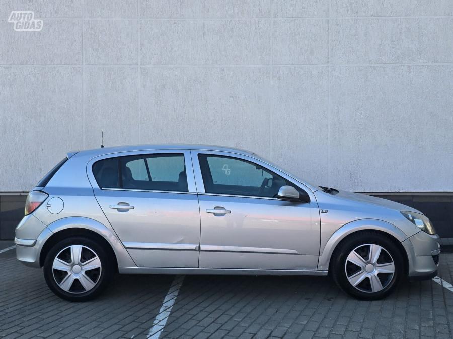 Opel Astra 2005 in Vilnius, with an engine capacity of 1.90 L and mileage of 294 thousand km for 800 €, photo 4 on AUTOMOTO.COM.LV