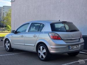Opel Astra 2005 in Vilnius, with an engine capacity of 1.90 L and mileage of 294 thousand km for 800 €, photo 6 on AUTOMOTO.COM.LV